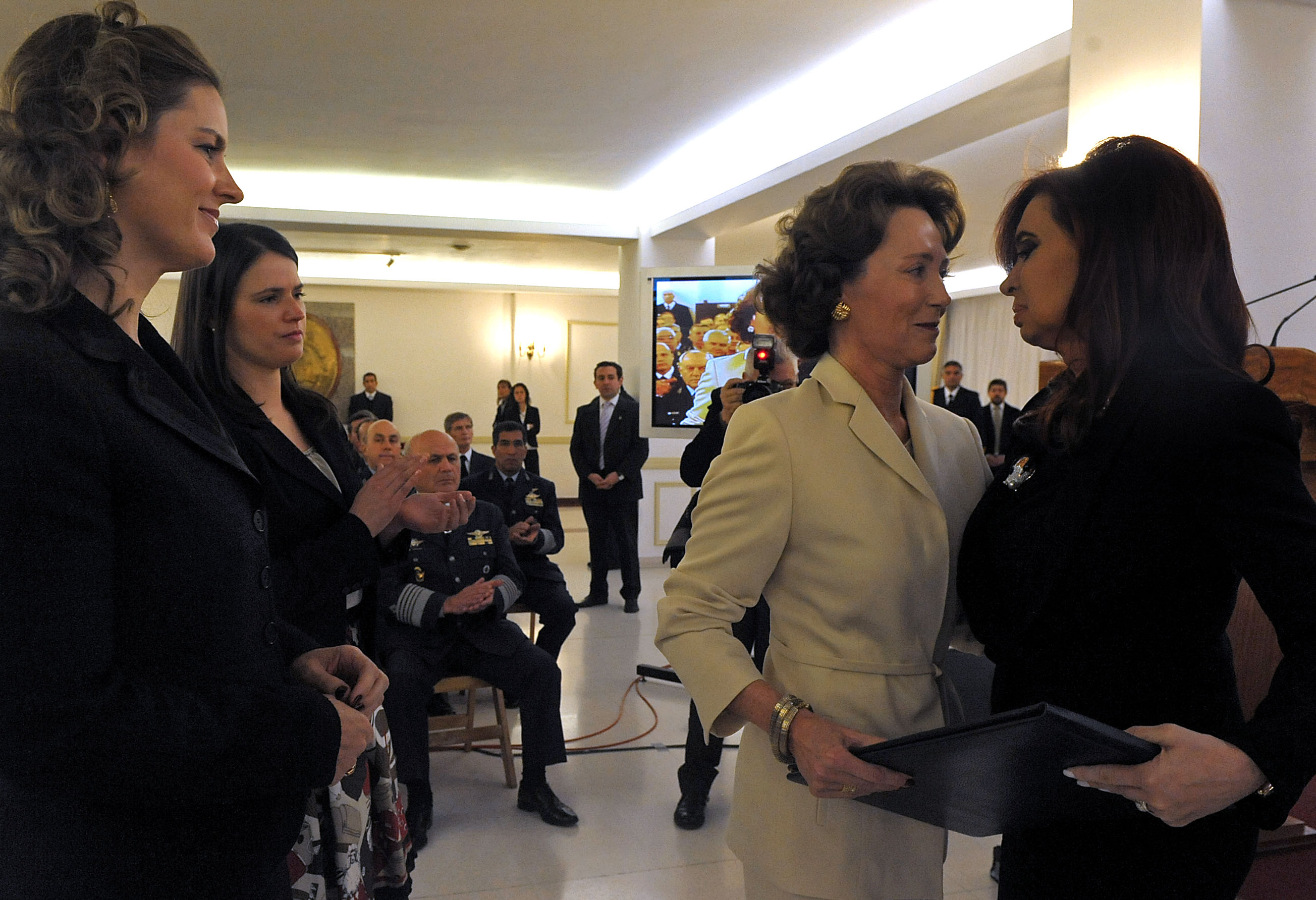 Acto de ascenso post mortem al teniente de fragata Jorge Devoto ...
